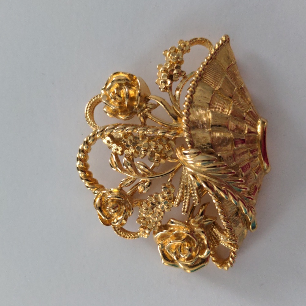 Trifari Flower Basket Brooch/Pin - Gem